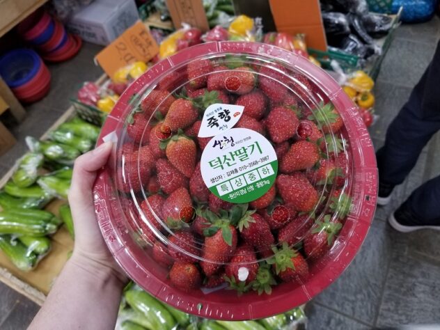 Guide to 19 Korean Fruits (+ Recipes, Seasons & Buying Tips)