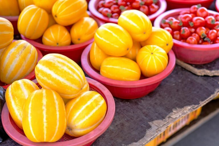 Guide to 19 Korean Fruits (+ Recipes, Seasons & Buying Tips)
