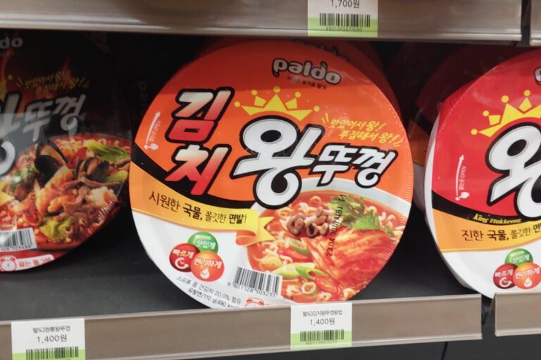 41 Best Korean Instant Noodles (& Korean Ramen Hacks)