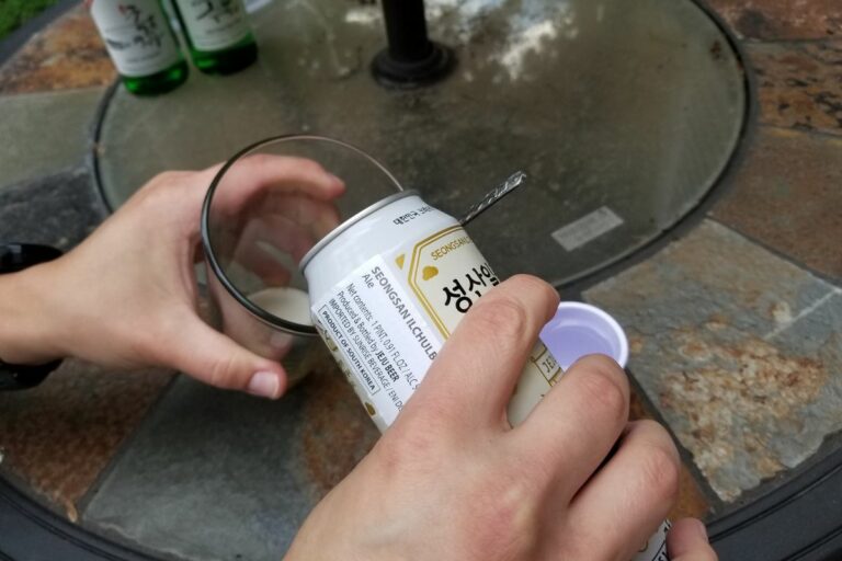 What is Somaek? (Origin & Recipe for Soju Bomb Cocktail)